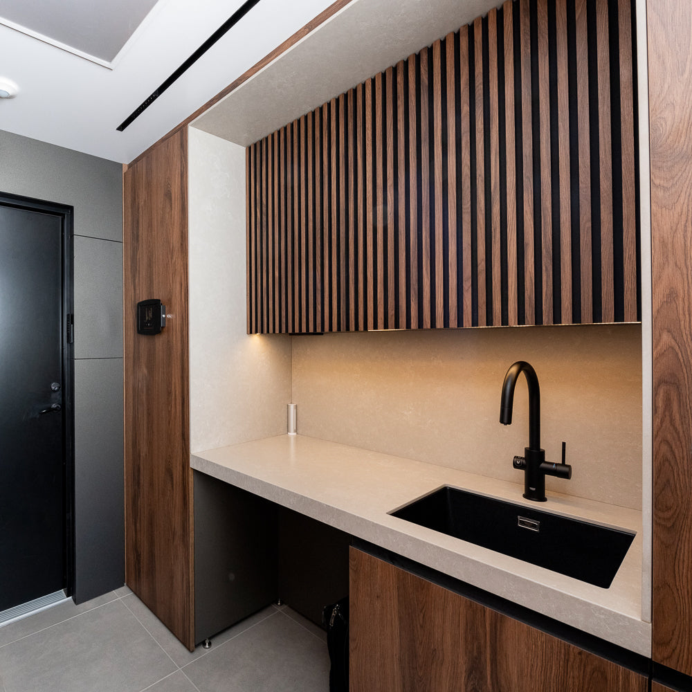 Features – Equine Lounge